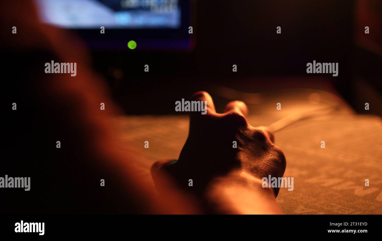 Hand moves computer mouse hi-res stock photography and images - Alamy