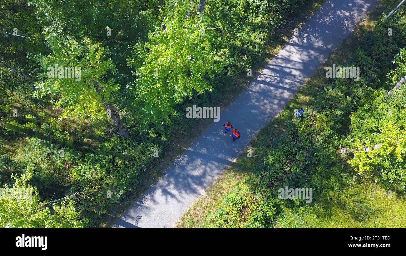 Beautiful video walk through park hi-res stock photography and images ...