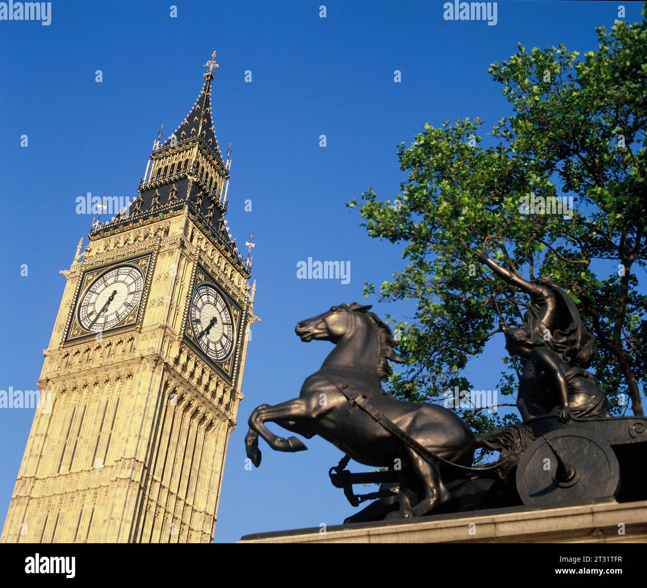Boadicea london hi-res stock photography and images - Alamy