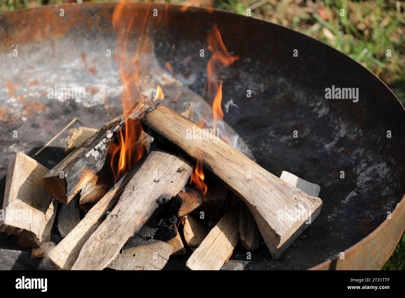 Fire campfire wood fire embers Stock Photo - Alamy