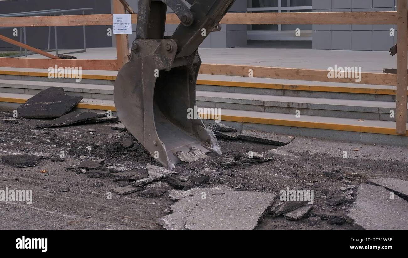 Construction worker breaking up pavement hi-res stock photography and ...