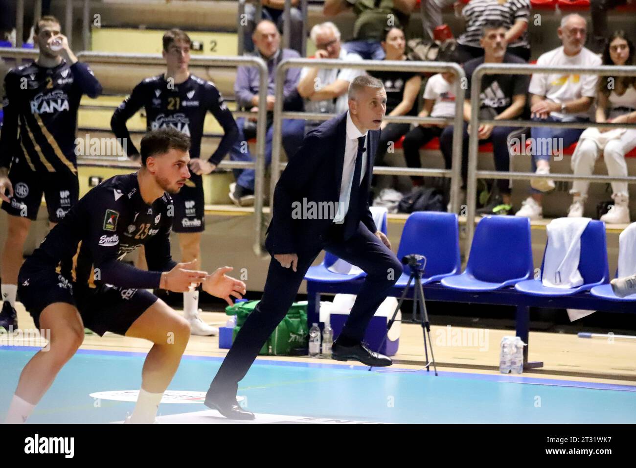 Taranto, Italy. 22nd Oct, 2023. Stoytchev Radostin, coach Rana Verona ...