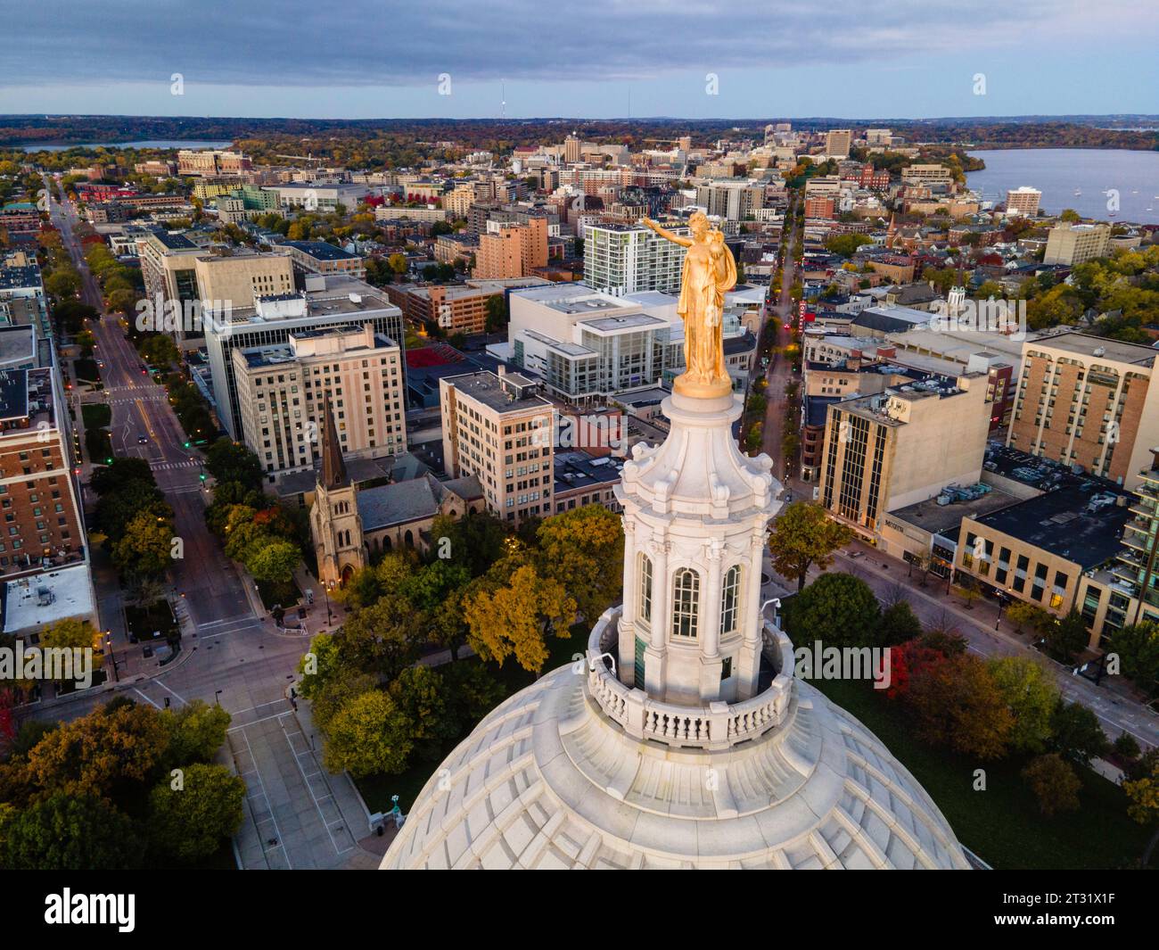 Madison wisconsin capitol autumn hi-res stock photography and images ...