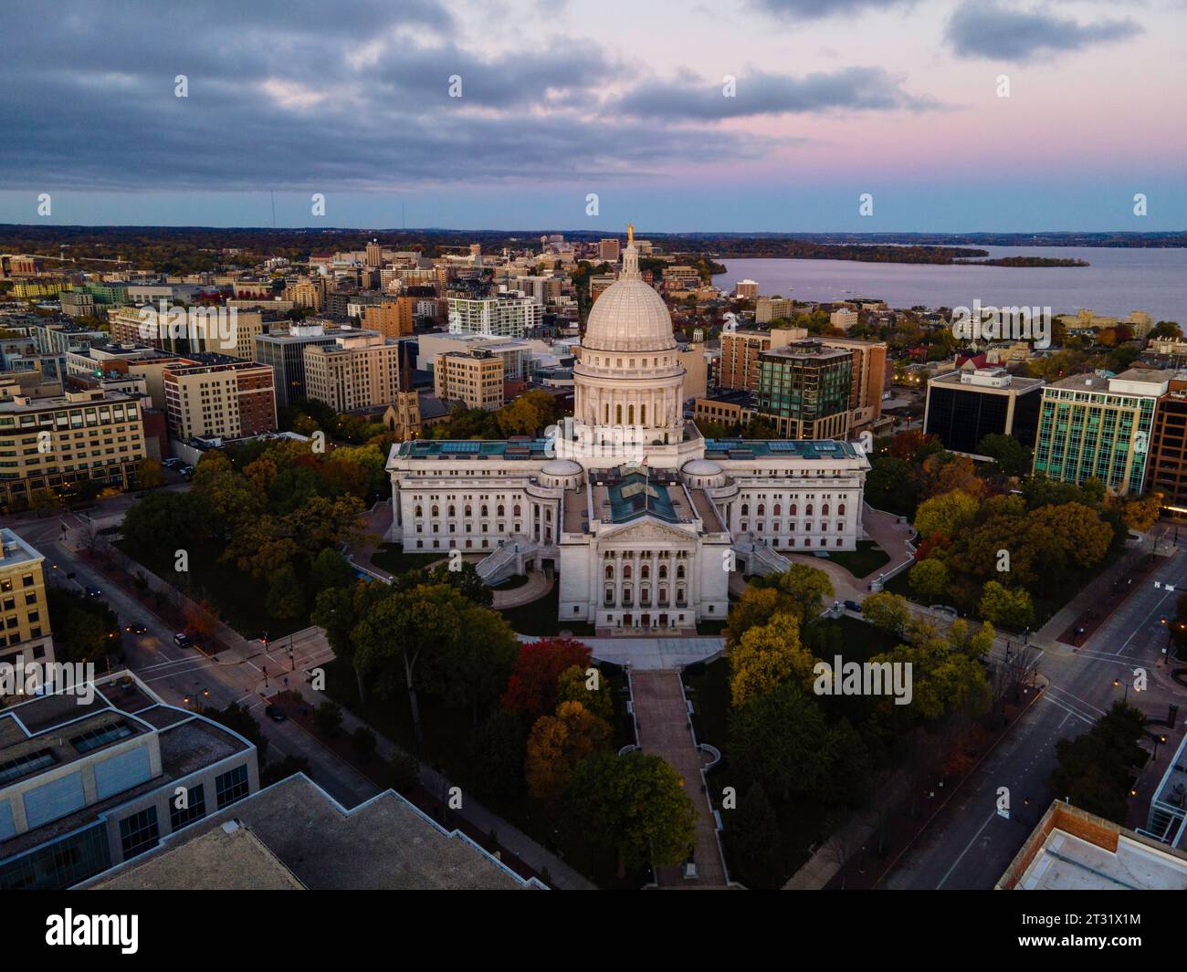 Madison wisconsin capitol autumn hi-res stock photography and images ...