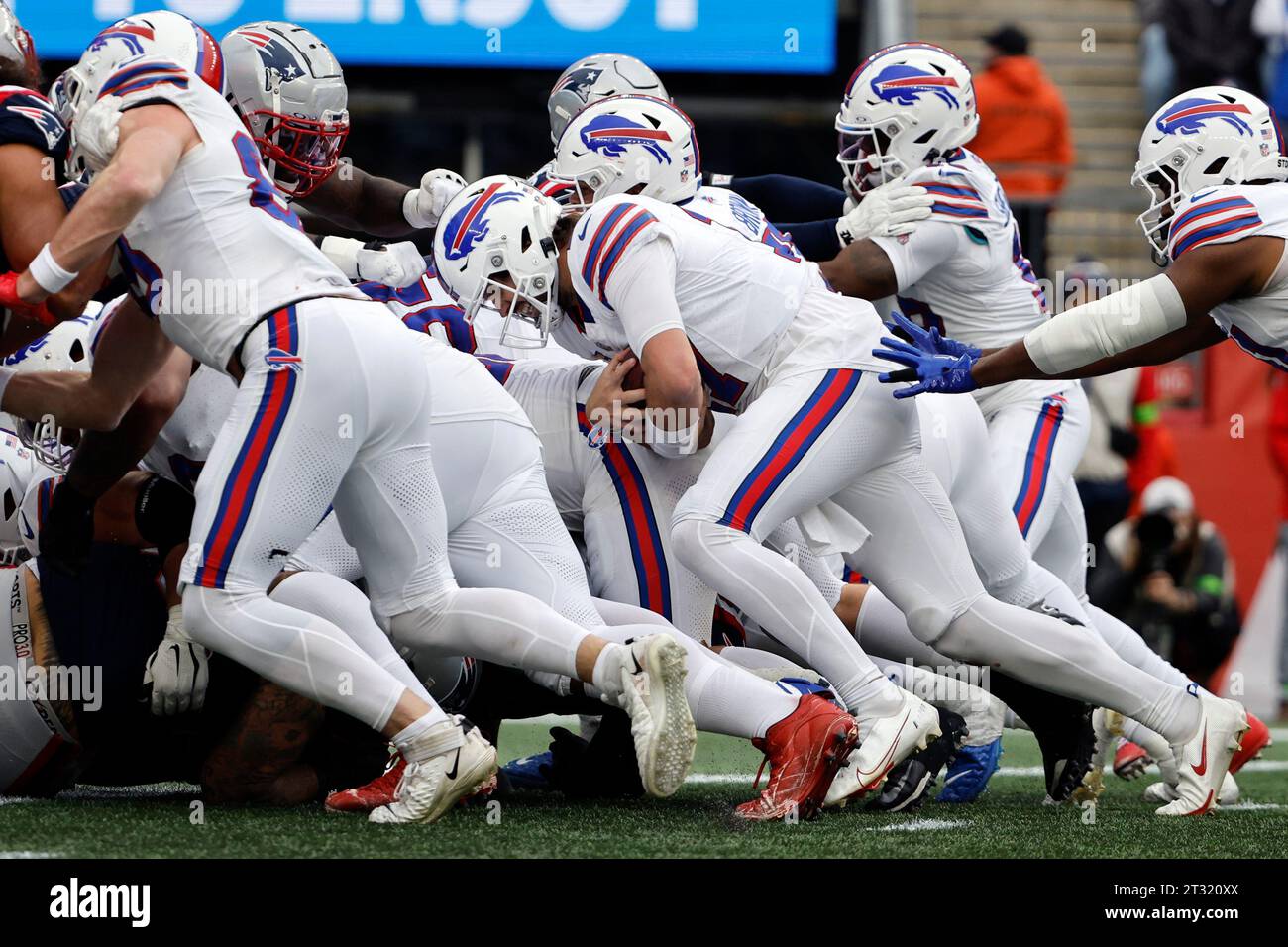 Buffalo Bills quarterback Josh Allen drives to the goal line on his ...