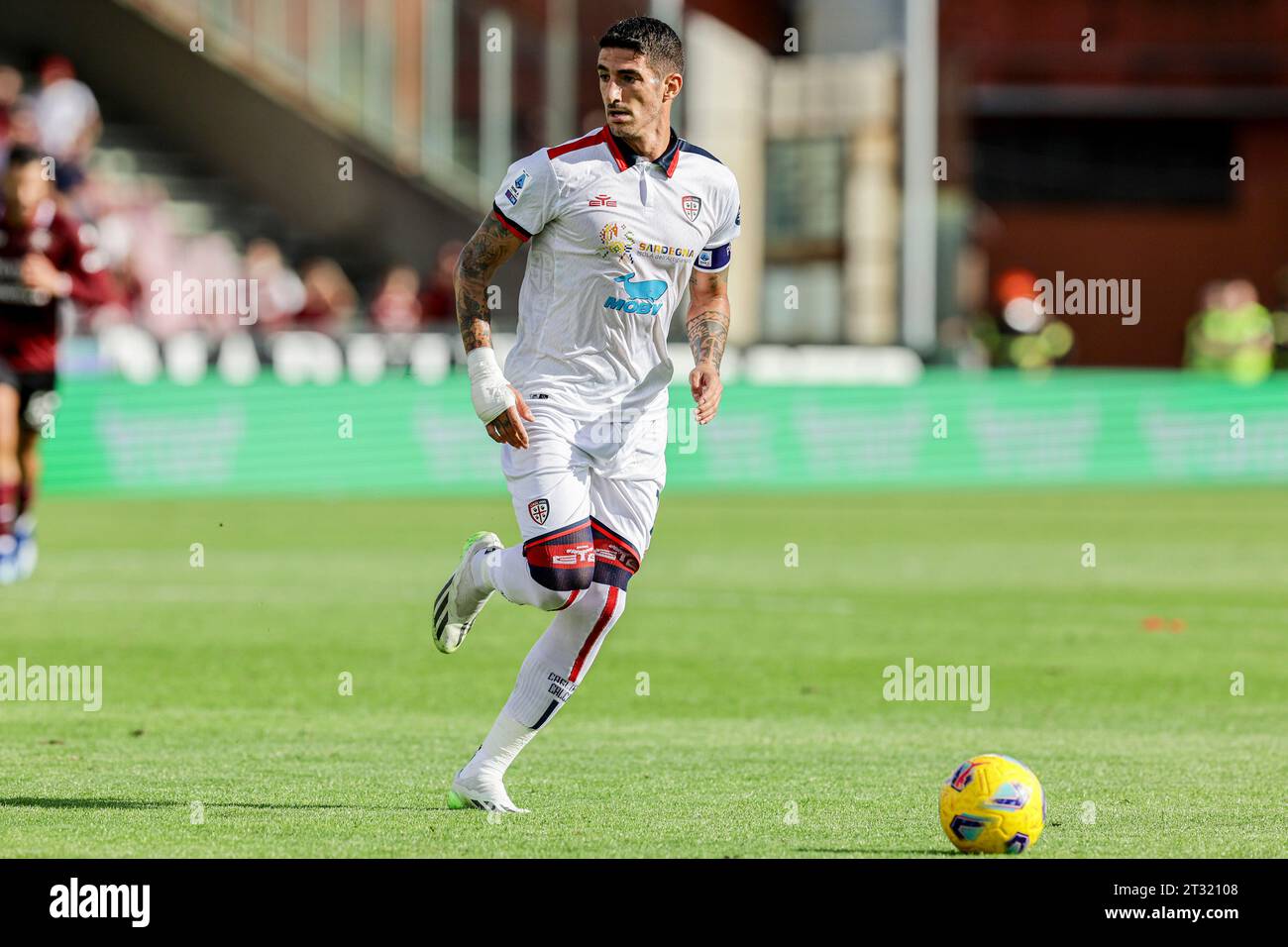 Cagliari's Italian midfielder Alessandro Deiola controls the ball ...