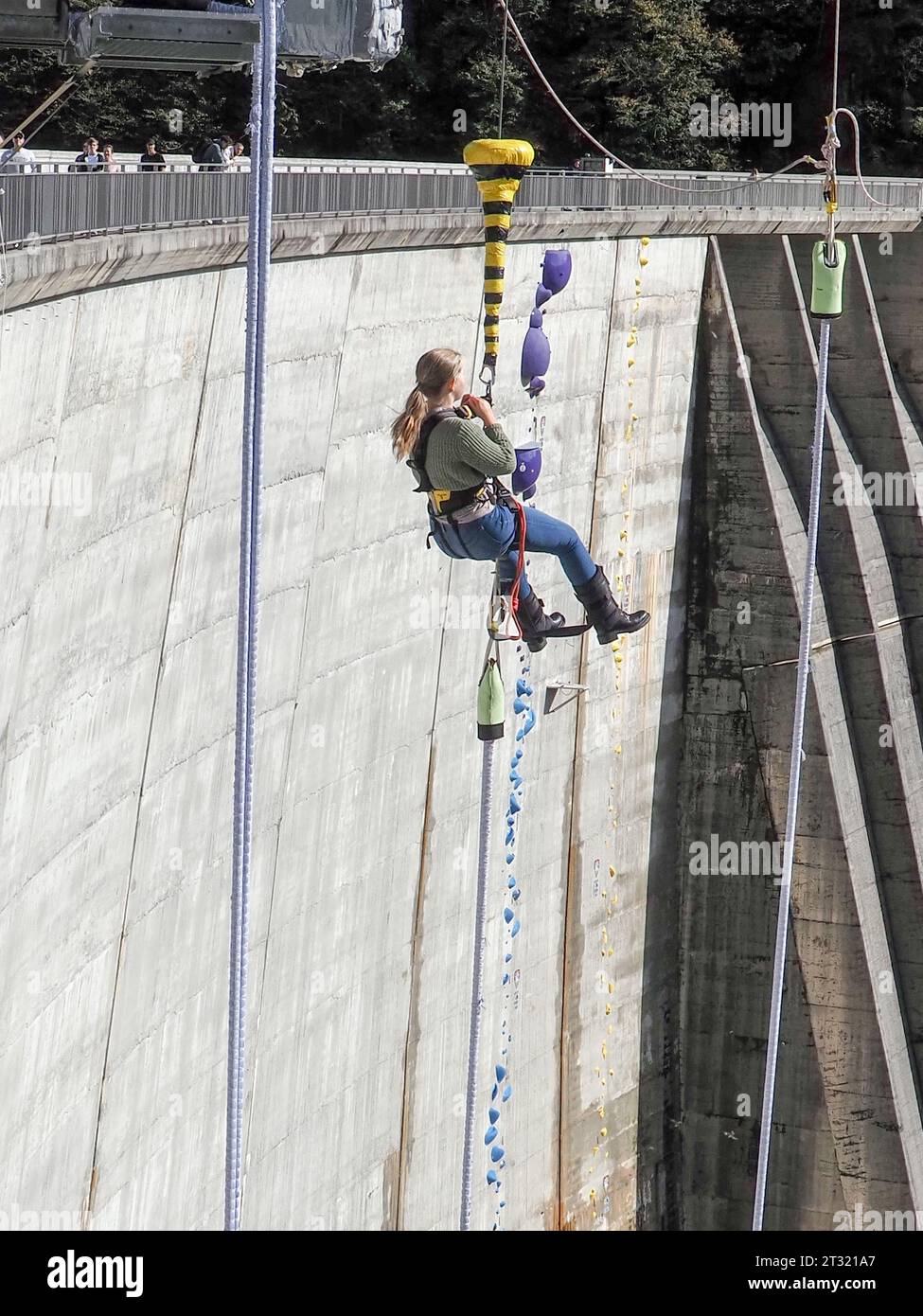 Bunging jumping hi-res stock photography and images - Alamy