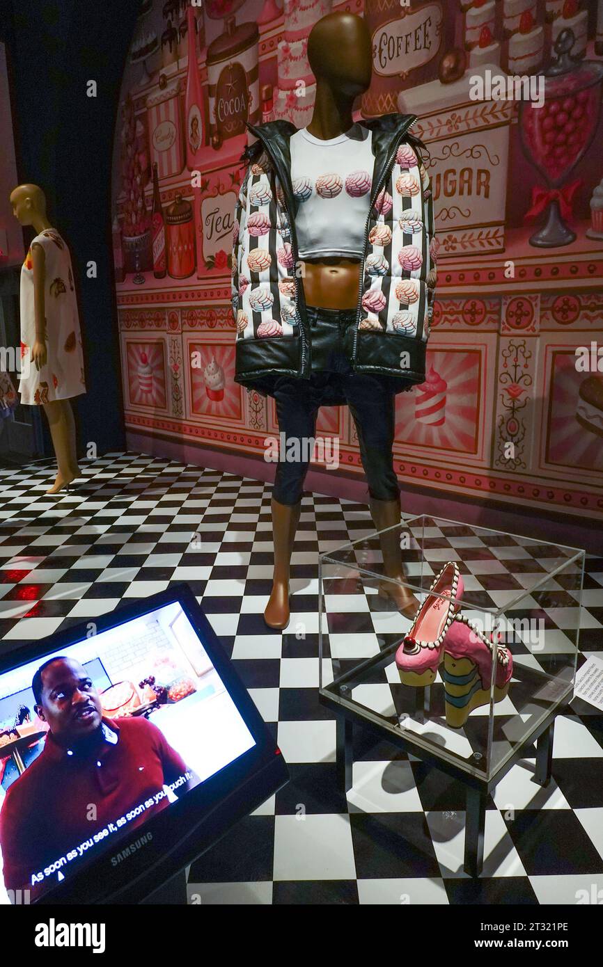 The museum at fit mannequin hi-res stock photography and images - Alamy