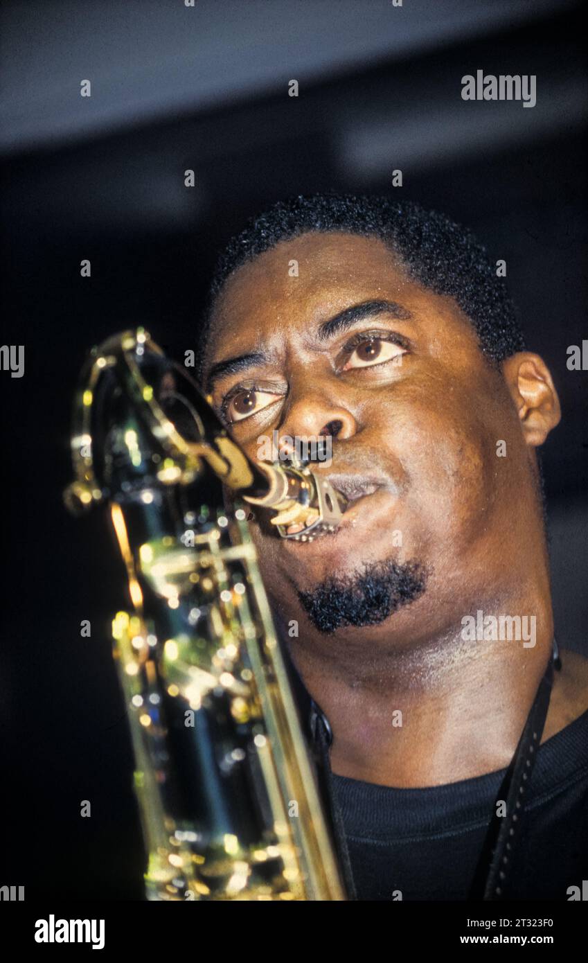 Modern day jazz stories hi-res stock photography and images - Alamy