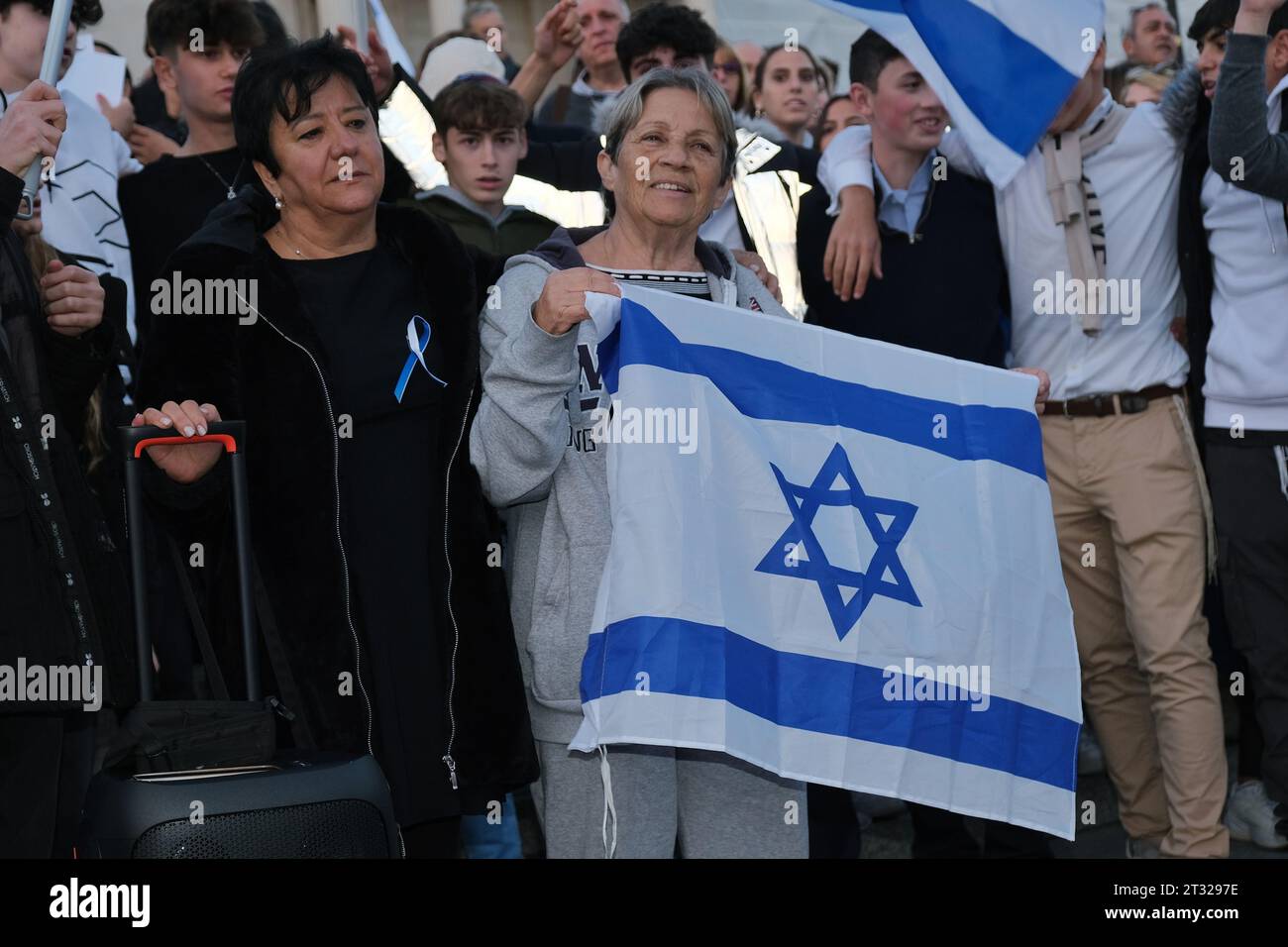 London, UK. 22nd October, 2023. British Israelis and supporters rallied ...