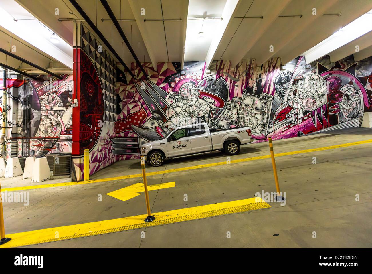 Driveway to The Z parking garage in Library Street, downtown Chicago ...