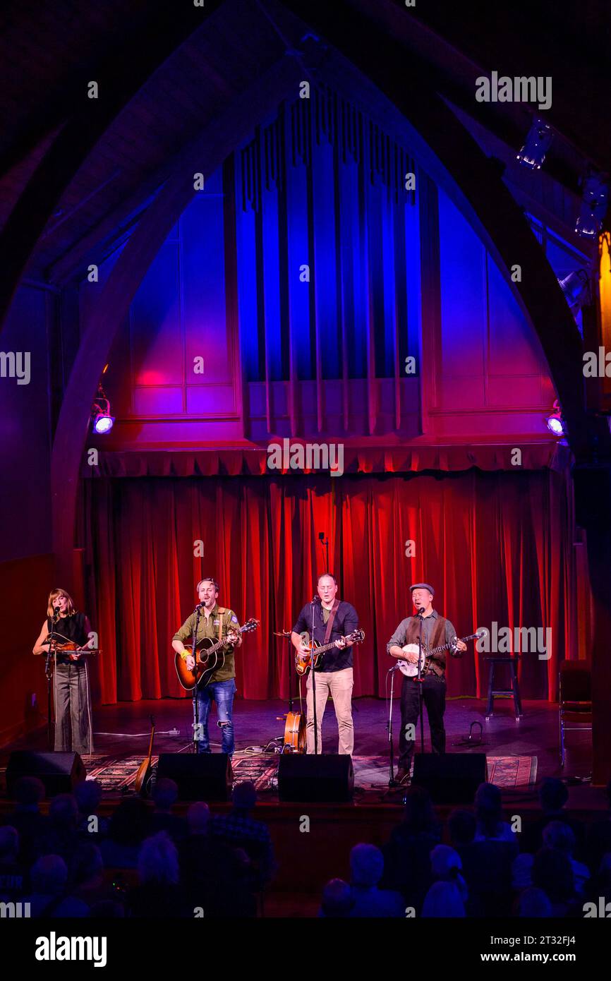 The Fugitives, acoustic folk-roots music group, Rogue Folk Club ...
