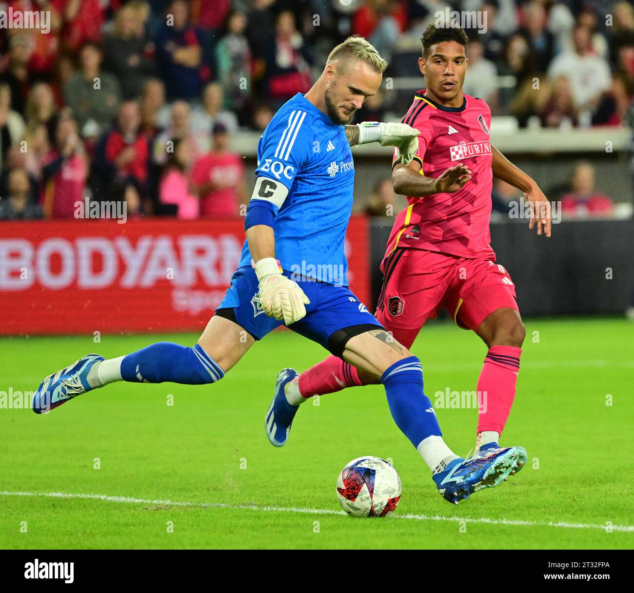 St. Louis, USA. 21st Oct, 2023. Seattle Sounders goalkeeper Stefan Frei ...