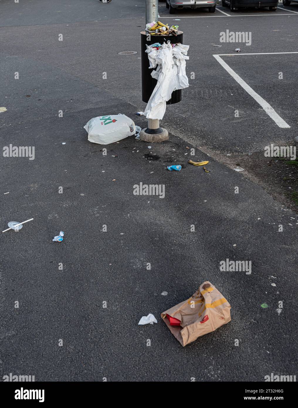 Black bin bag ripped hi-res stock photography and images - Alamy