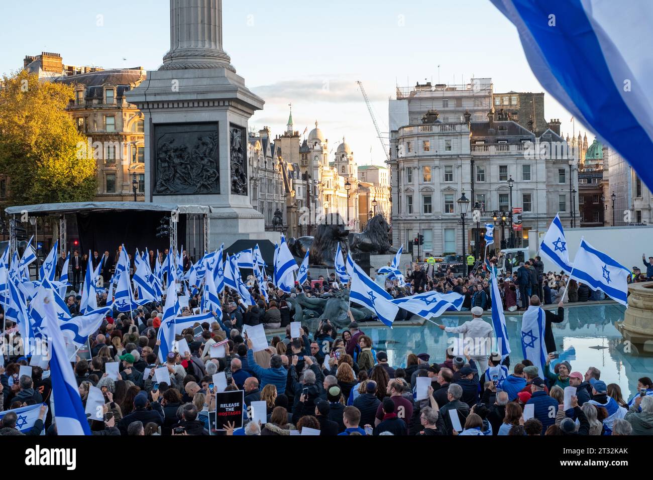 Crowds with Israeli flags pro-Israel solidarity rally in Trafalgar ...