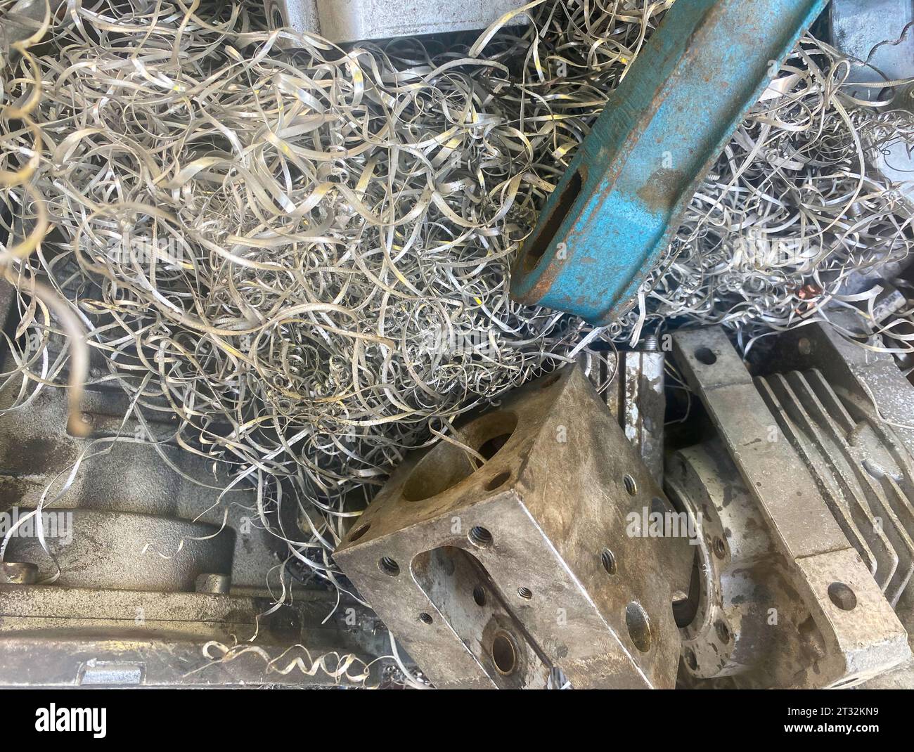 Waste metals hi-res stock photography and images - Alamy