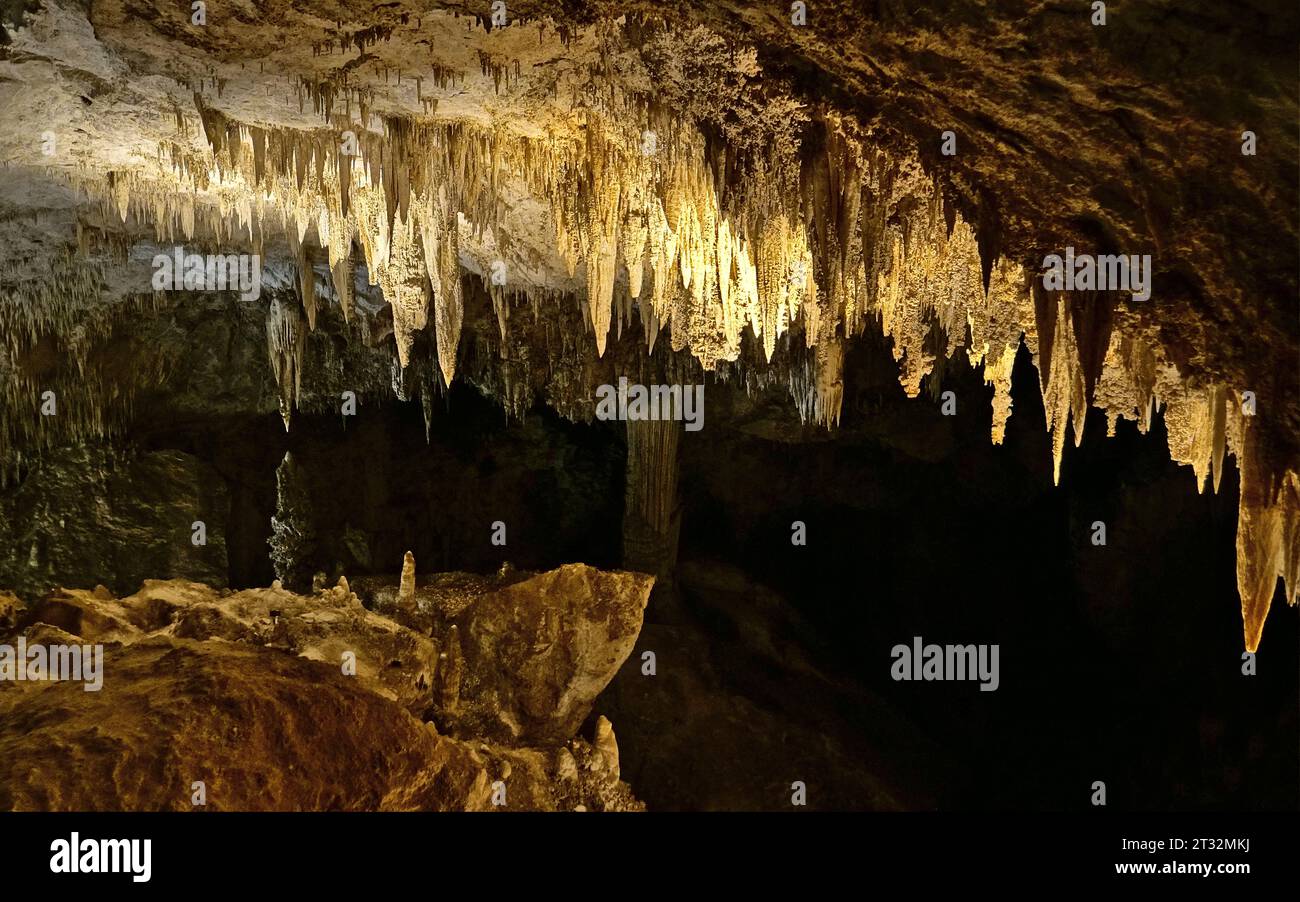 Stunning Stalactites and Stalagmites: A Glimpse into the Depths of ...