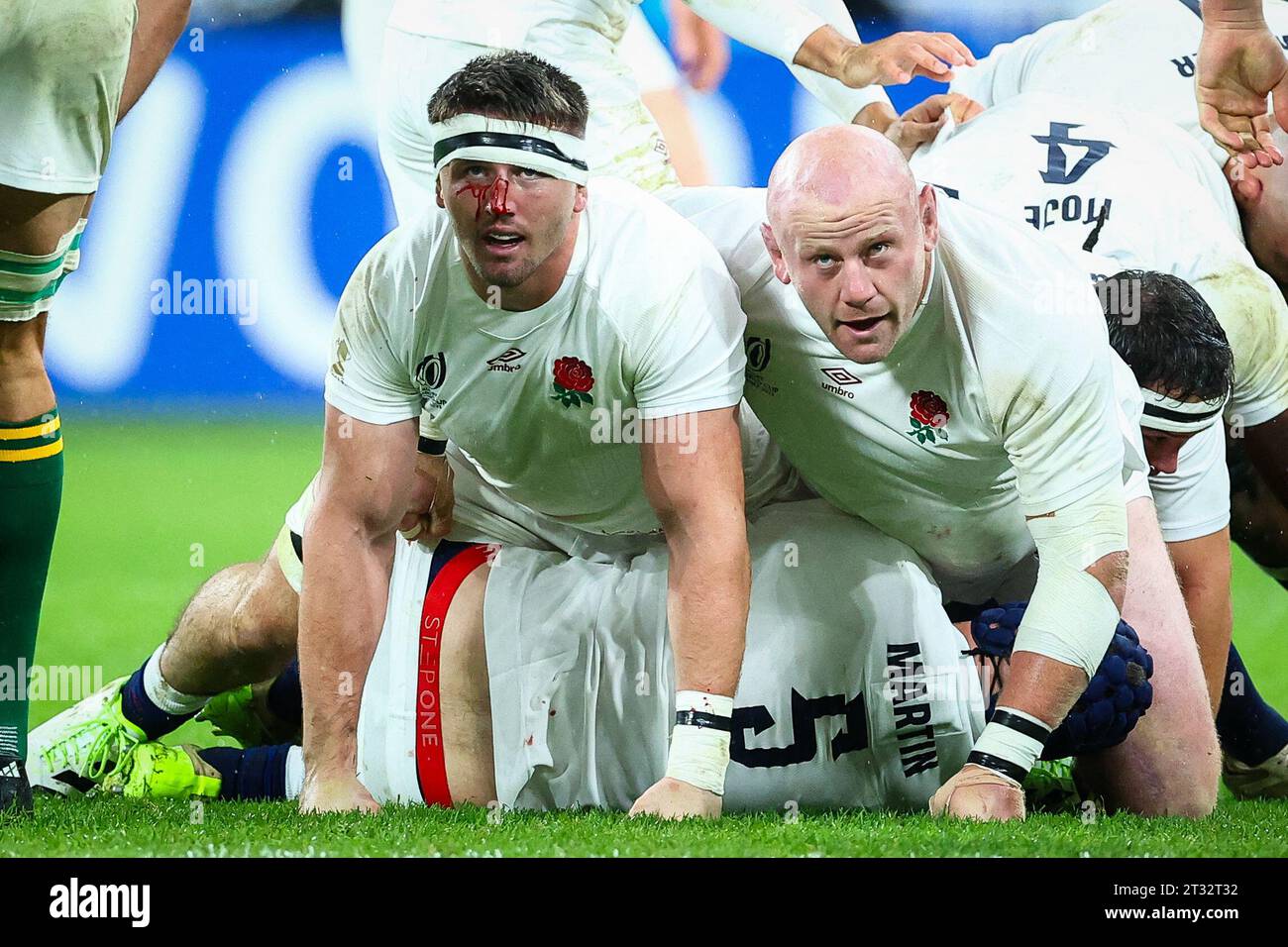 Tom Curry #7 of England and Dan Cole #3 of England during the Rugby ...