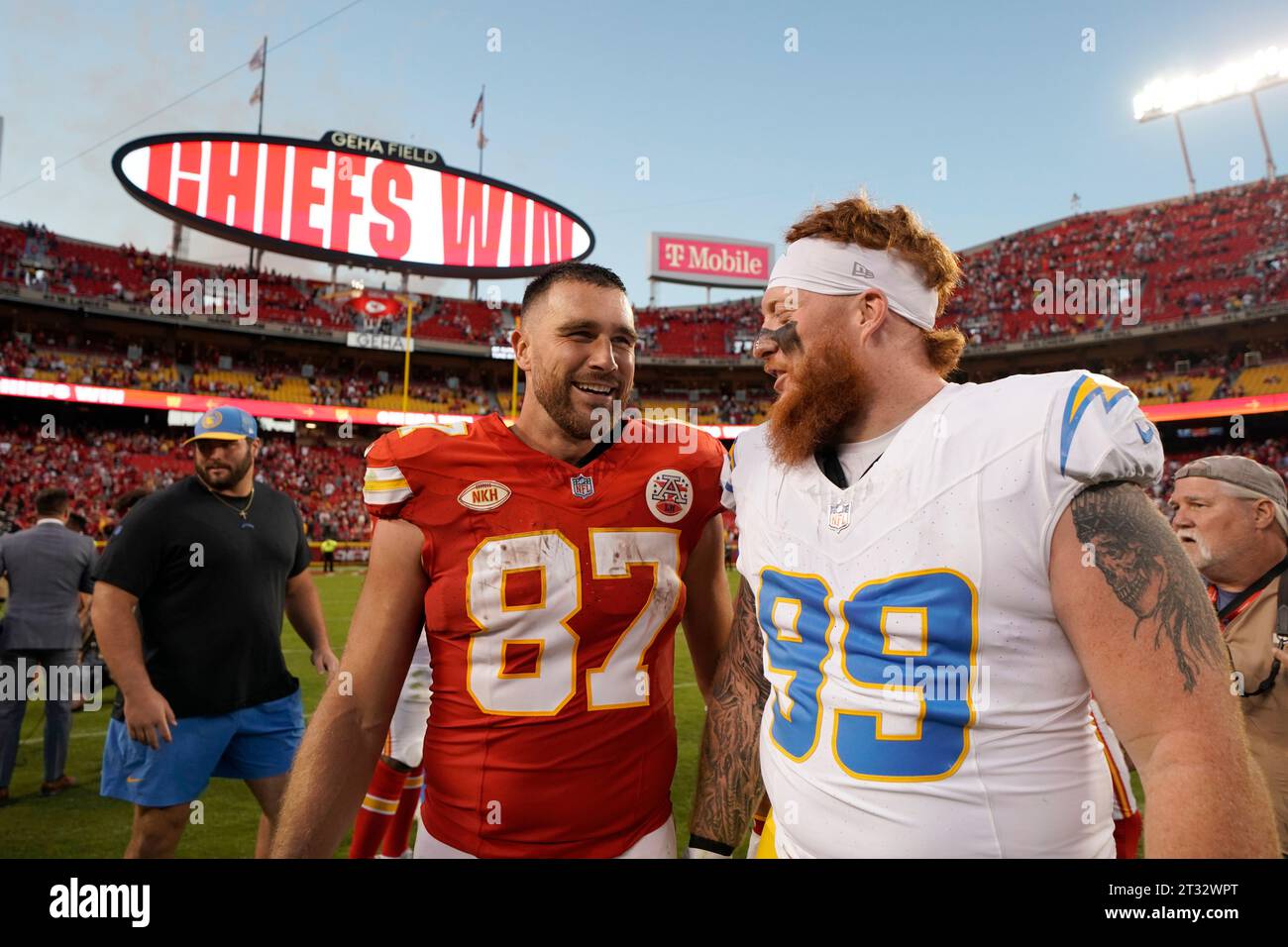 Kansas City Chiefs tight end Travis Kelce (87) talks with Los Angeles ...