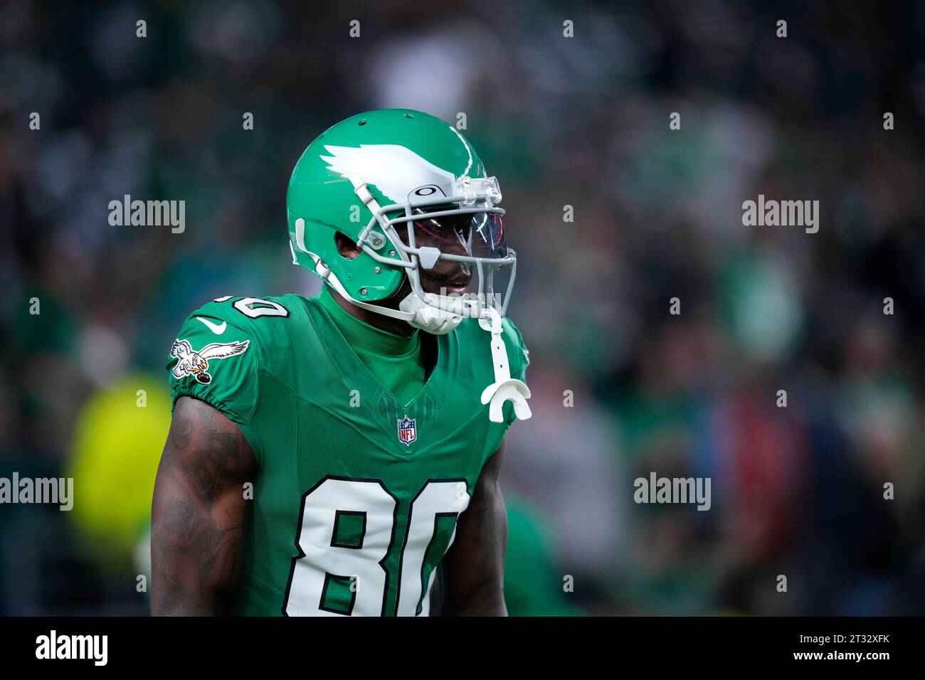 Philadelphia Eagles wide receiver Julio Jones (80) warms up before an ...