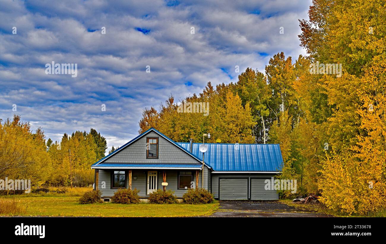 Across the road hi-res stock photography and images - Alamy