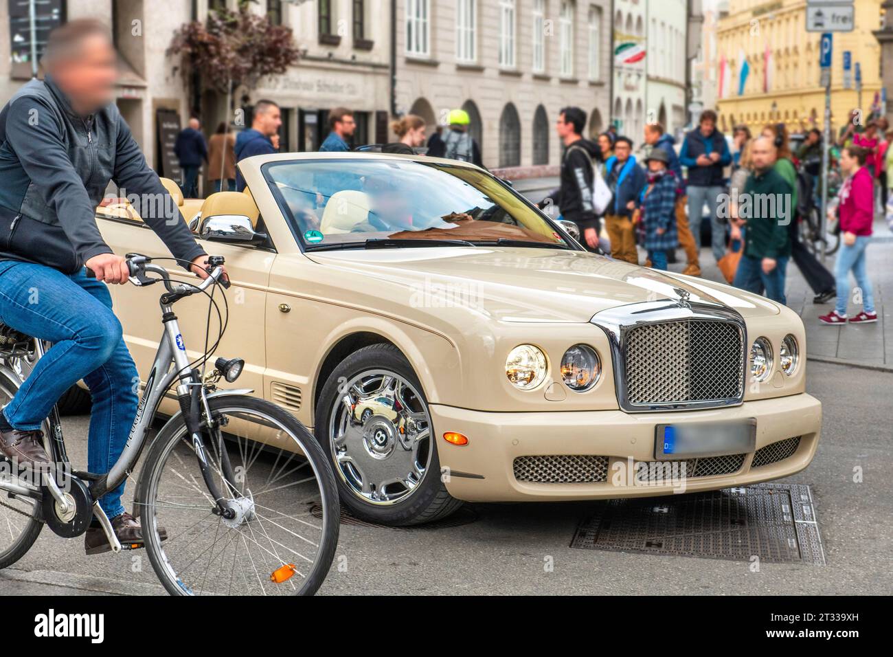 Autofahren radfahren hi-res stock photography and images - Alamy