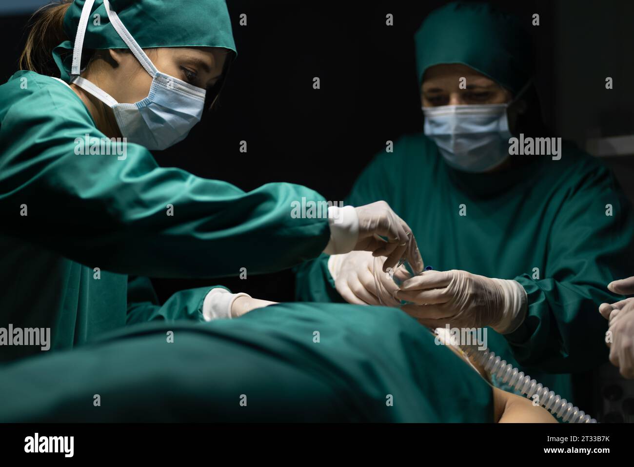 Medical team performing surgery in operation room Stock Photo - Alamy