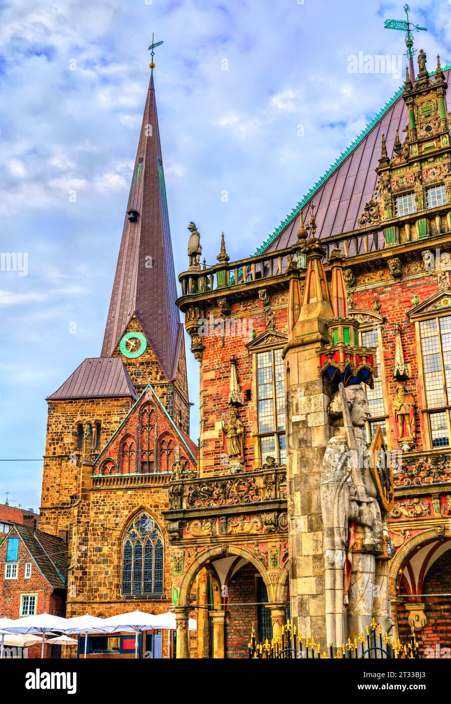 Statue of Roland on the market square in Bremen, Germany Stock Photo ...