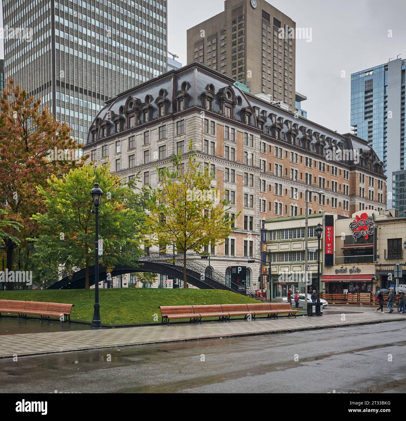 Dorchester Square, Montreal Stock Photo - Alamy