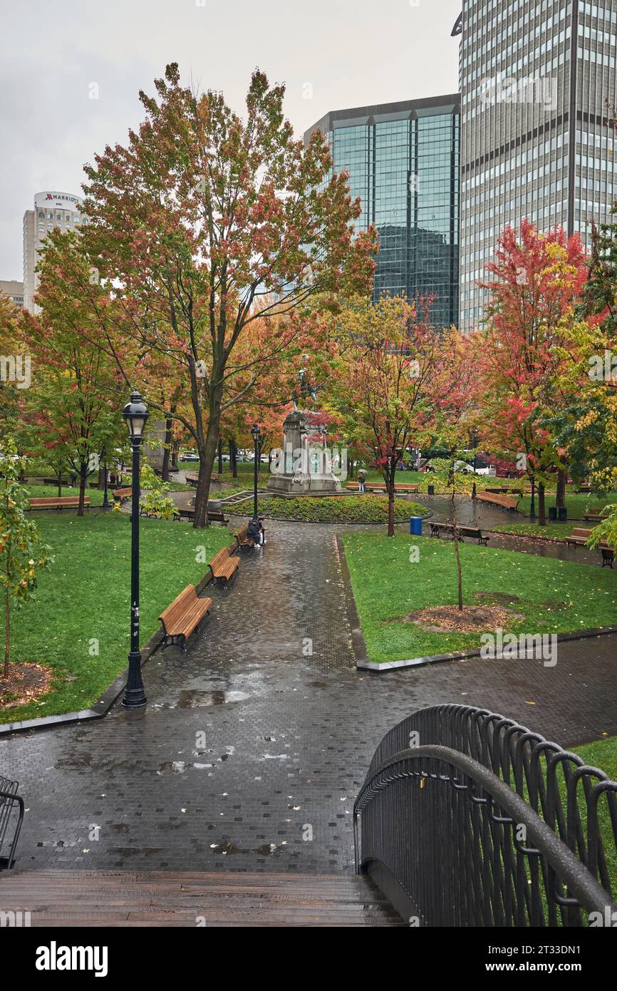 Dorchester square Montreal Stock Photo - Alamy
