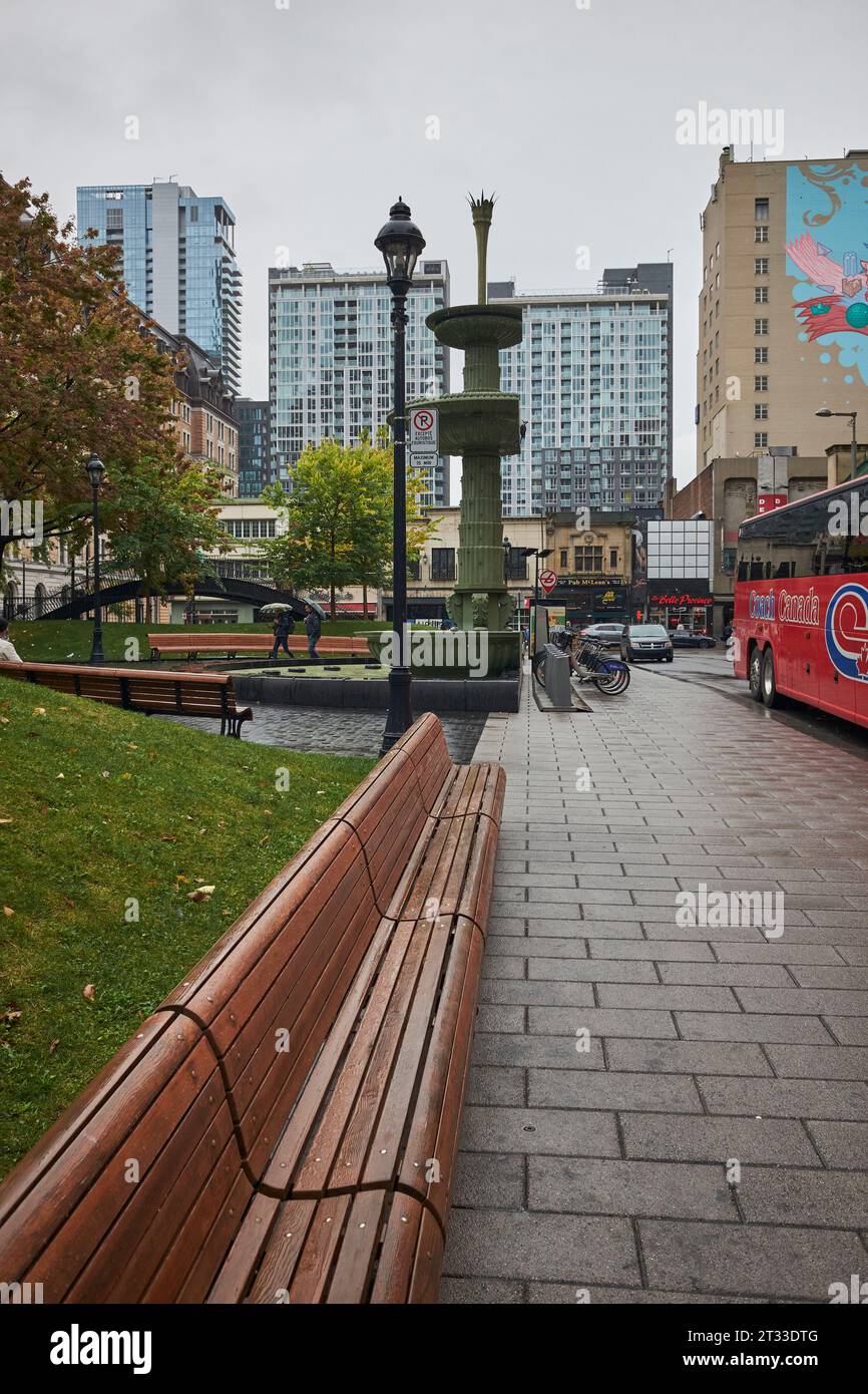 Dorchester square Montreal Stock Photo - Alamy