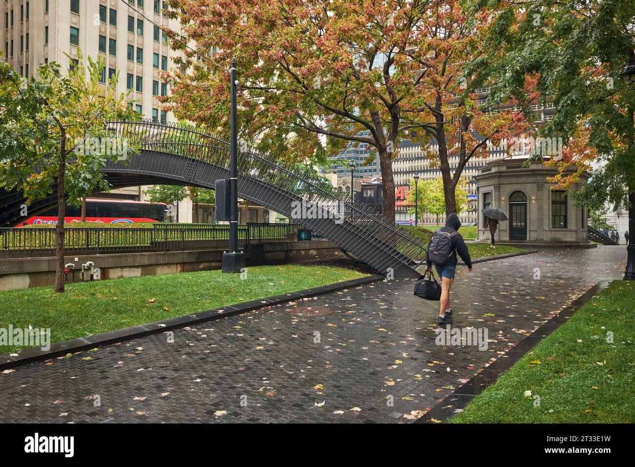 Dorchester square Montreal Stock Photo - Alamy