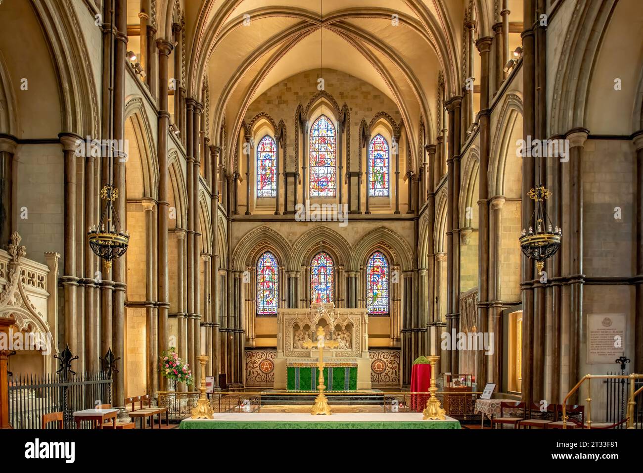 The Altar, Rochester Cathedral, Rochester, Kent, England Stock Photo ...