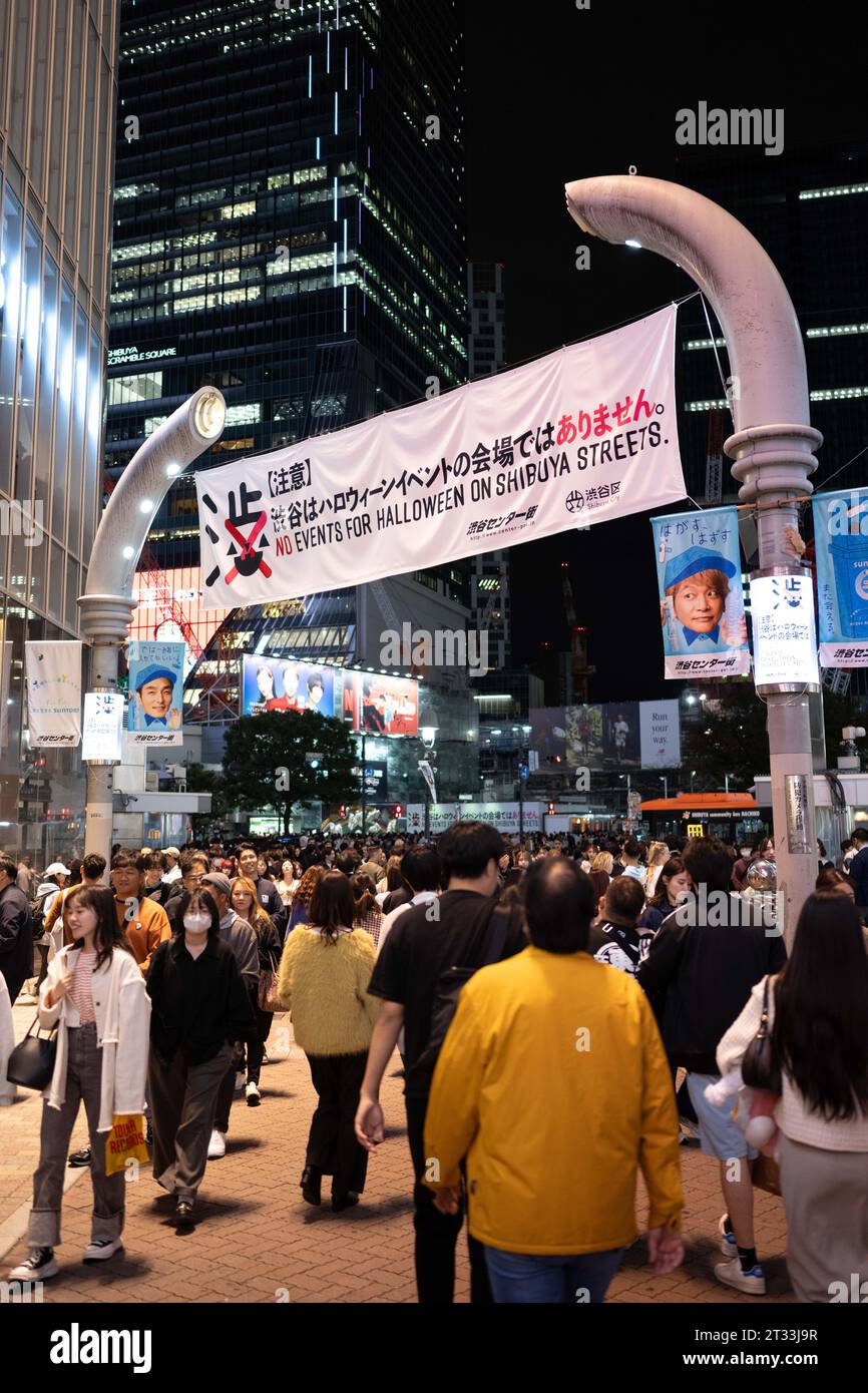 Tokyo, Japan. 21st Oct, 2023. Signs warning Tokyoites and tourists that ...