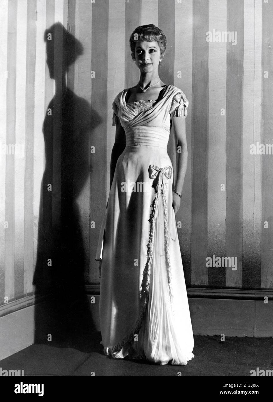 VIVIEN LEIGH poses in her costume for THE SLEEPING PRINCE director ...