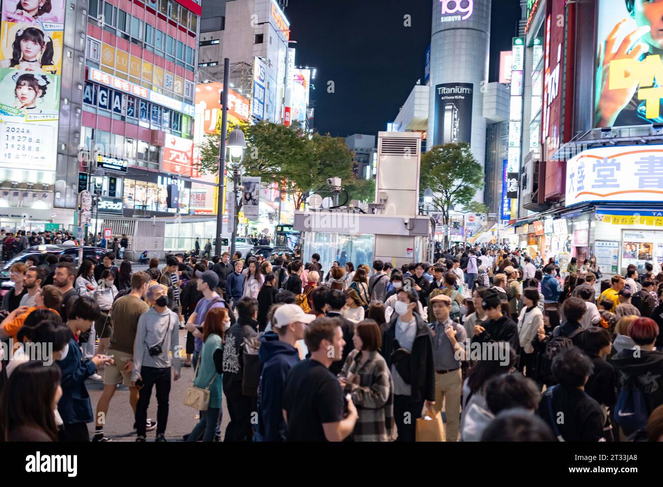 Tokyo, Japan. 21st Oct, 2023. Crowds of Tokyoites and tourists out ...