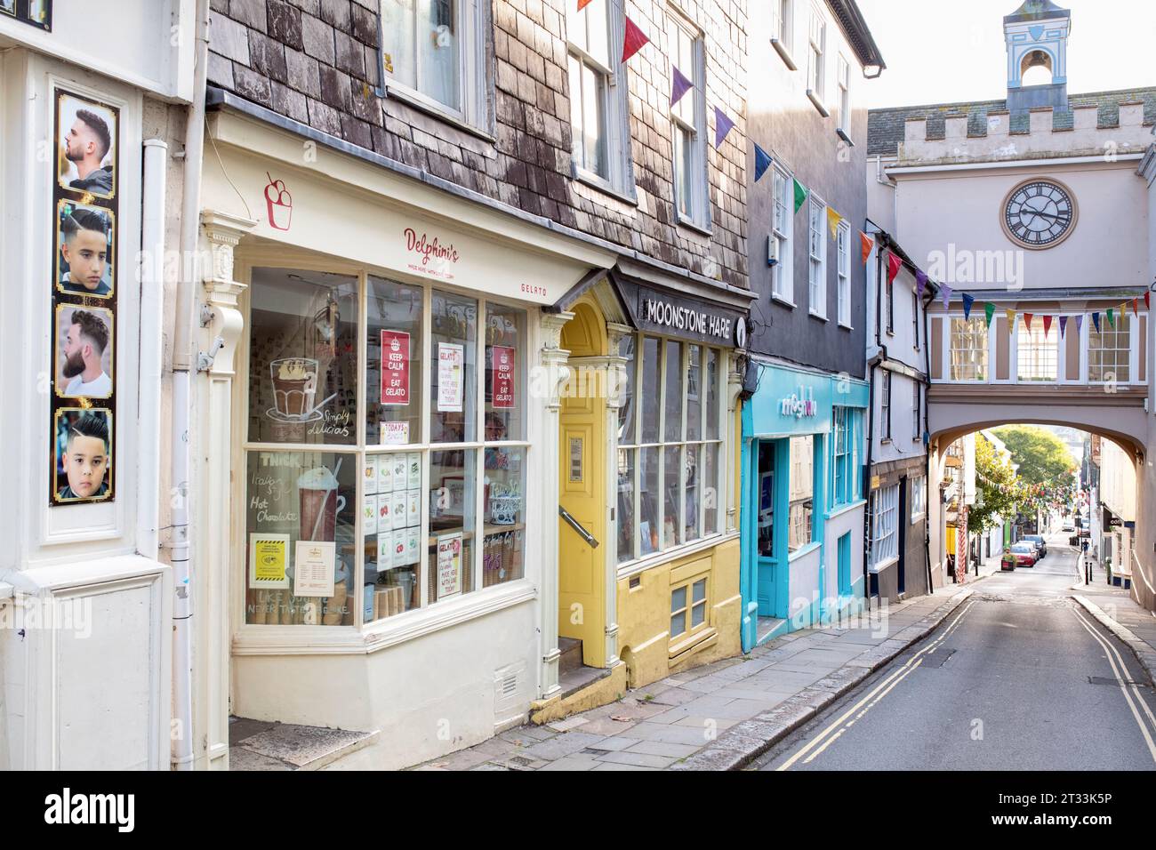 Shops along the High Street. Totnes, Devon, England Stock Photo - Alamy
