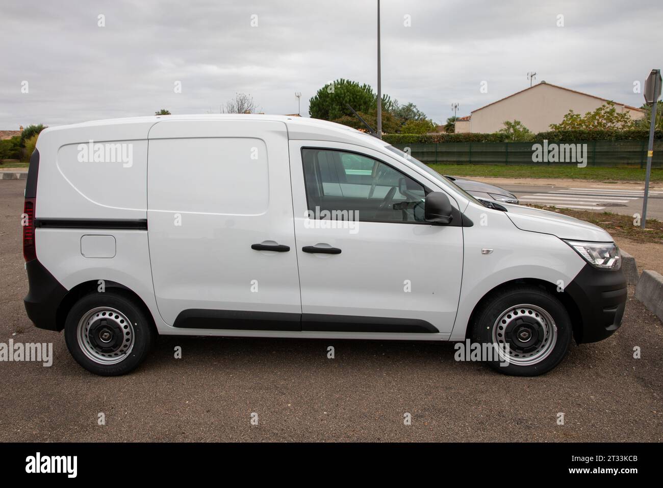 Bordeaux , France - 10 19 2023 : Renault Kangoo panel van industrial ...