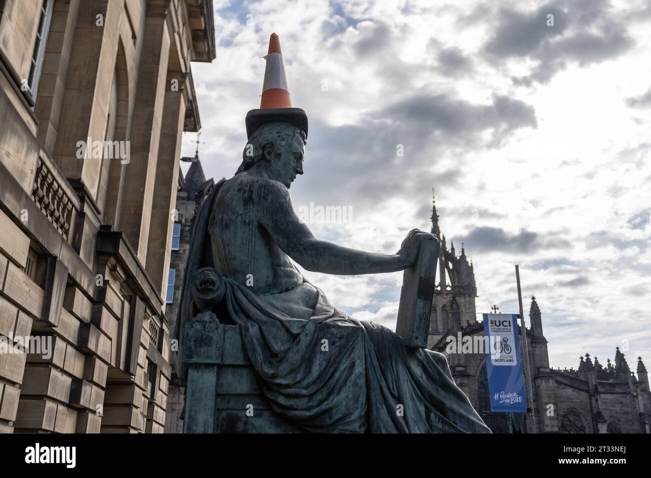 statue with a pylon on its head, Royal Mile, Edinburgh, Scotland Stock ...