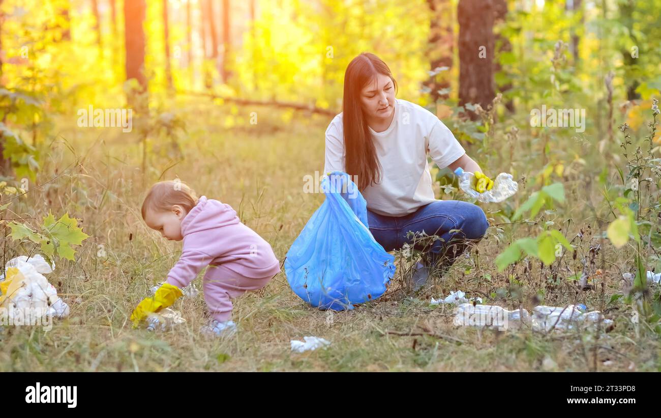Family helps environment by picking up trash in park Stock Photo - Alamy