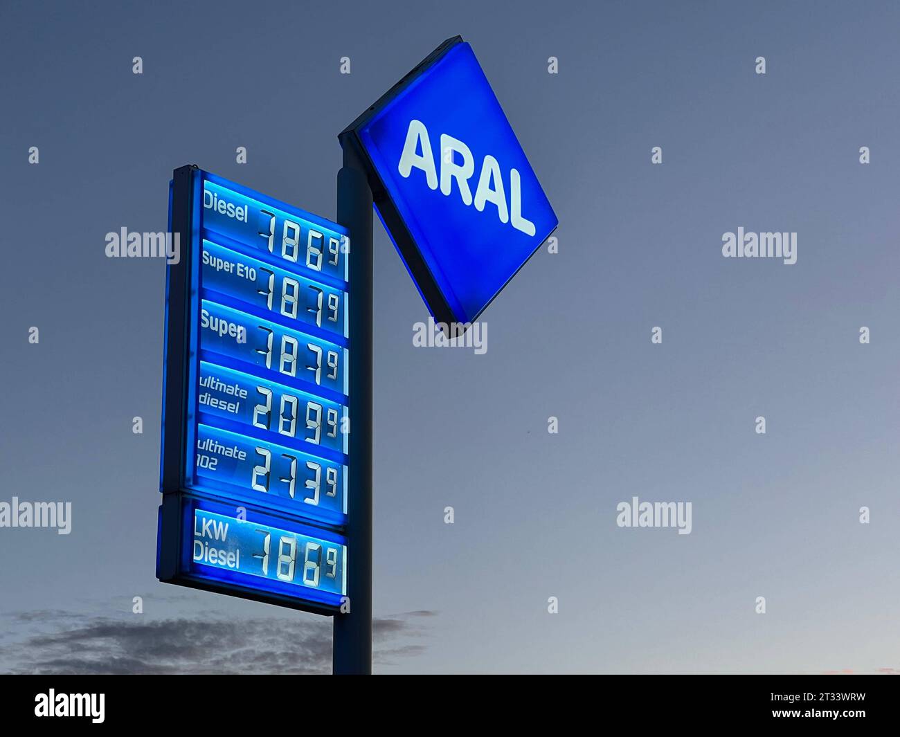 Benzinpreistafel hi-res stock photography and images - Alamy