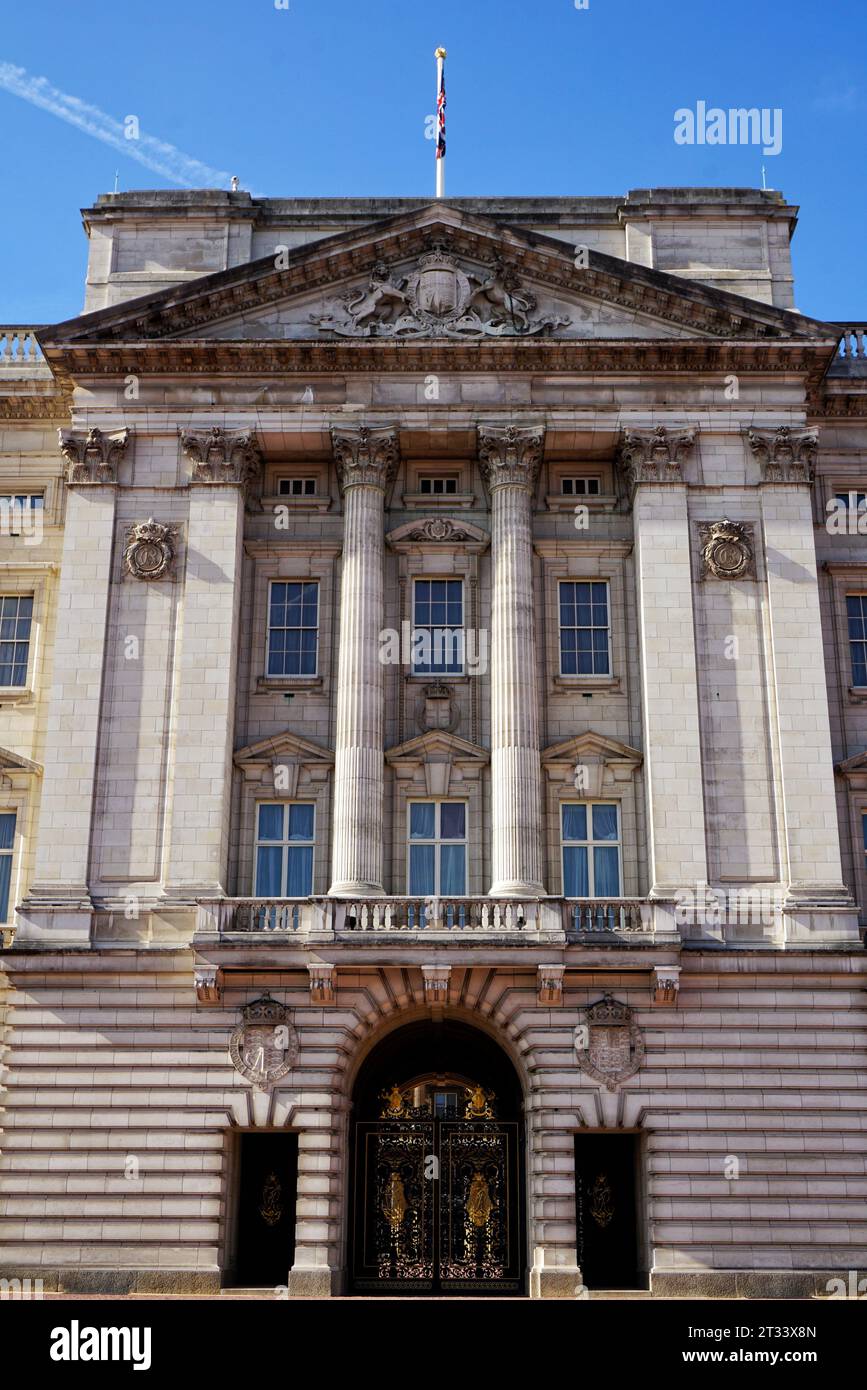 Veranda buckingham palace hi-res stock photography and images - Alamy