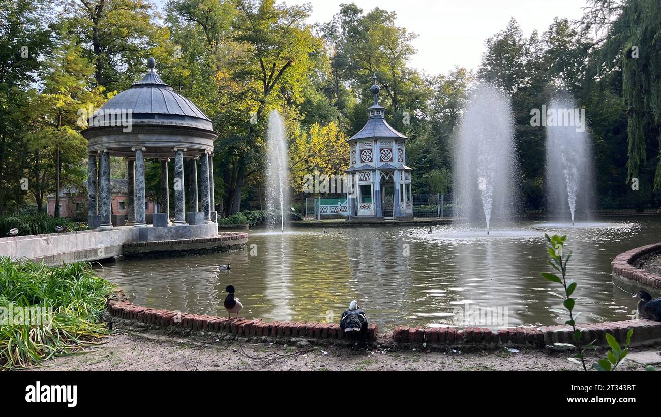 Royal palace of aranjuez lake hi-res stock photography and images - Alamy