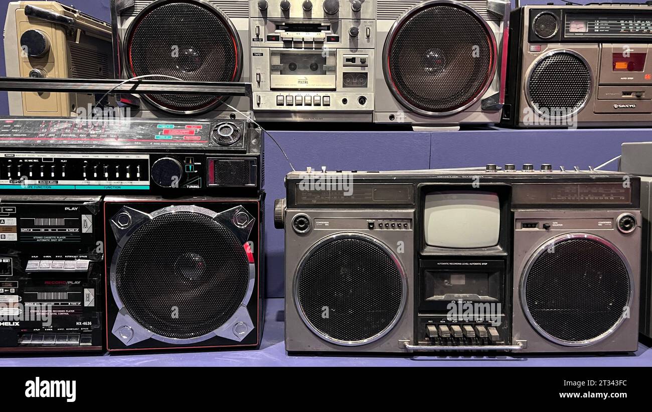 Radiocasetes hi-res stock photography and images - Alamy