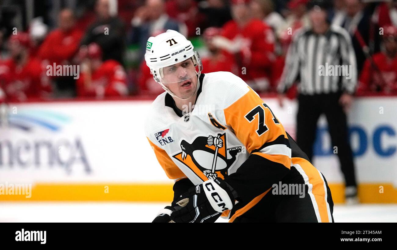 Pittsburgh Penguins center Evgeni Malkin (71) plays against the Detroit ...