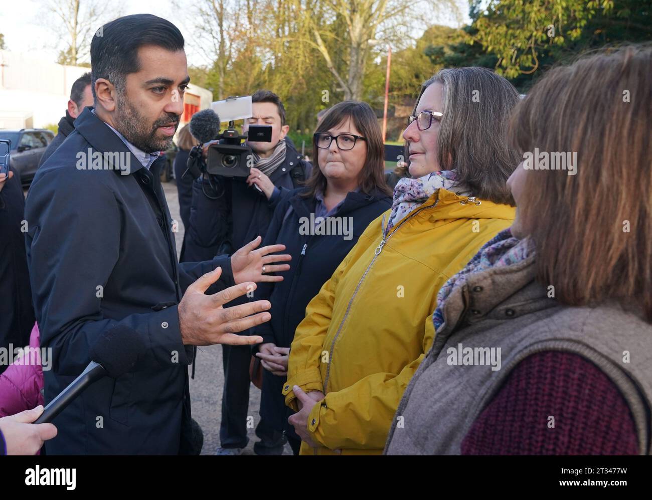 First Minister Humza Yousaf speaking to staff from Matrix International ...