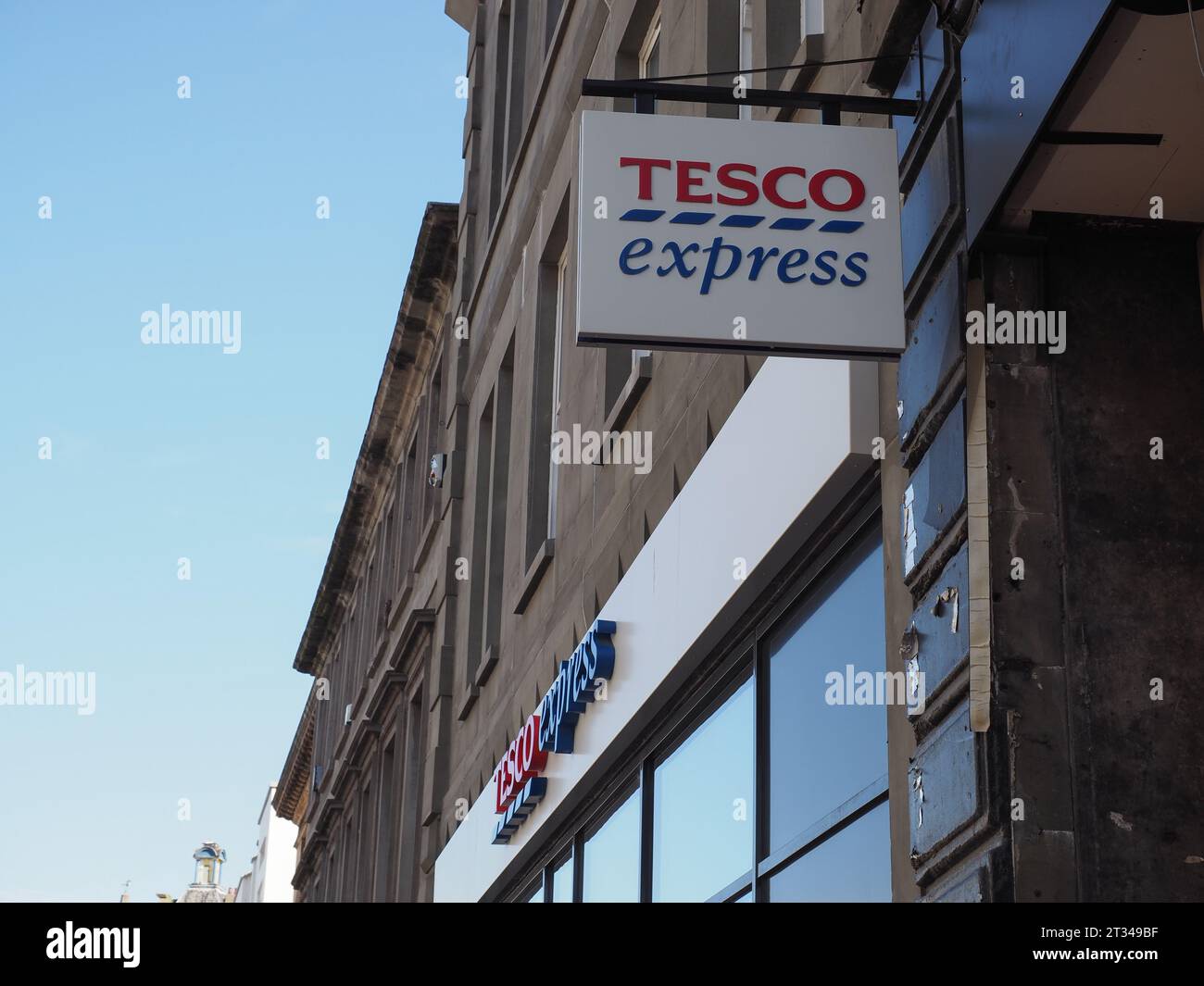 DUNDEE, UK - SEPTEMBER 12, 2023: Tesco express storefront sign Stock ...