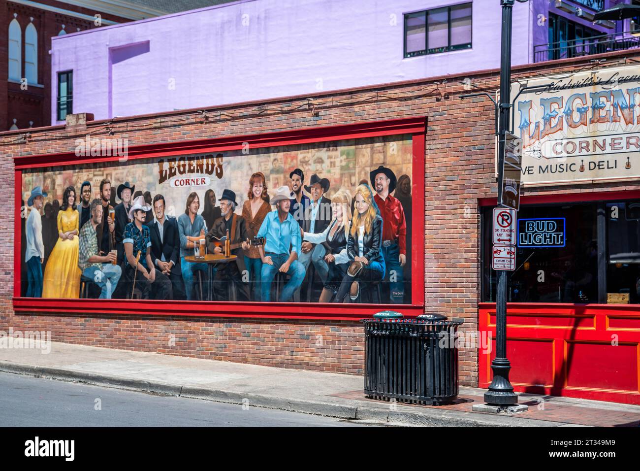 An alcoholic beverages diner in Nashville, Tennessee Stock Photo - Alamy