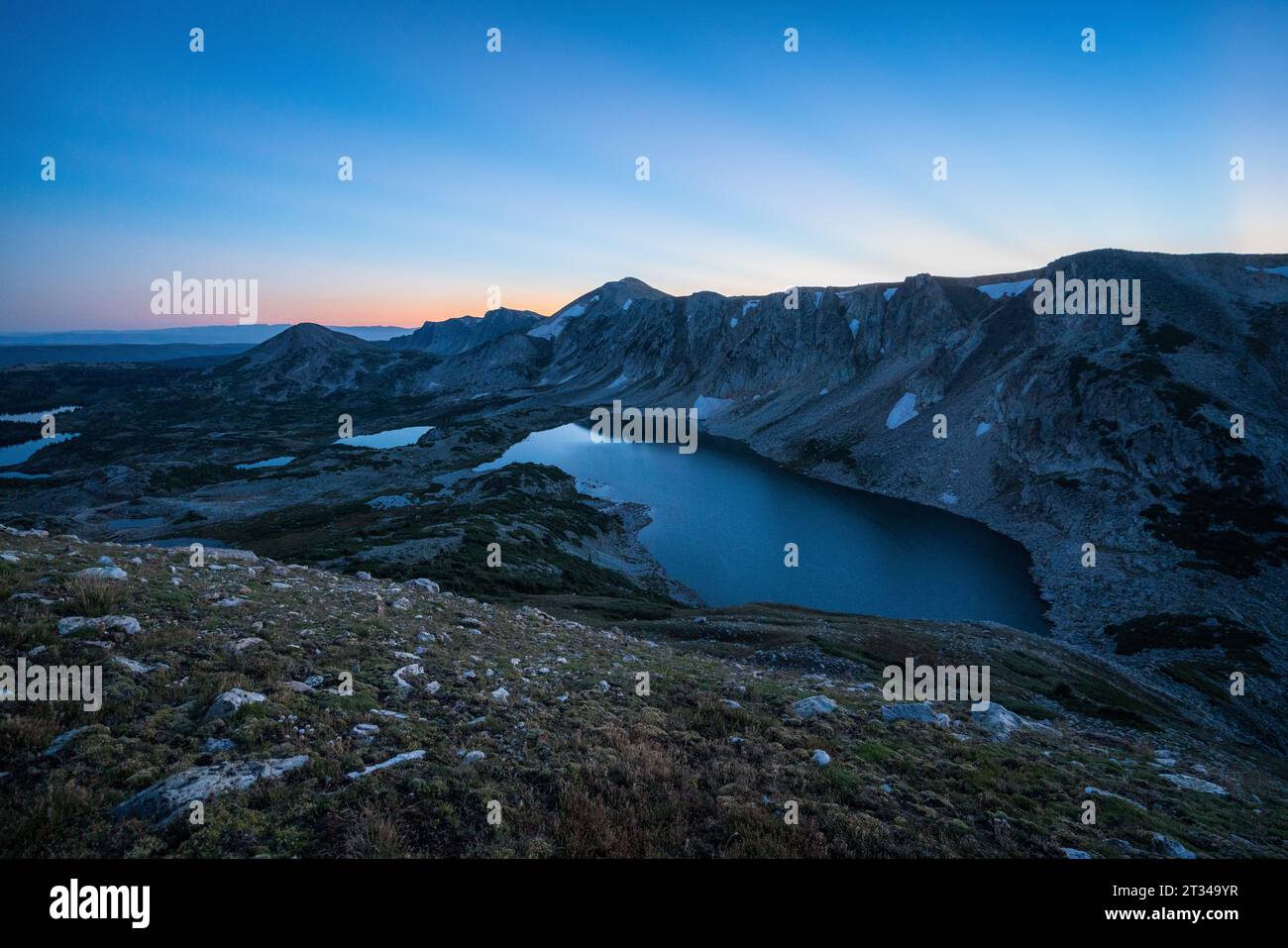 Alpine lakes basin hi-res stock photography and images - Alamy