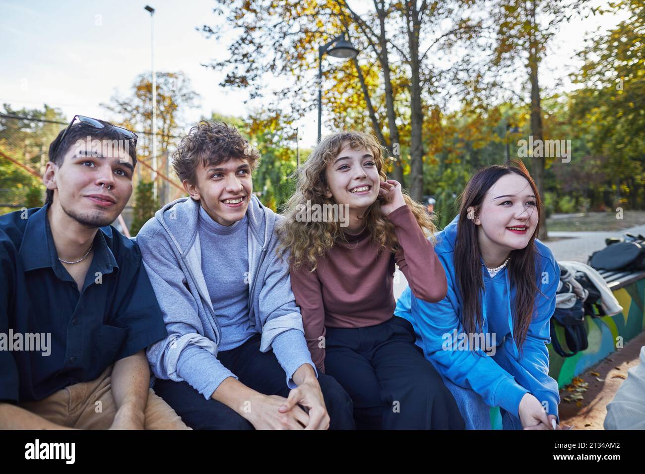 15 18 age group hi-res stock photography and images - Alamy